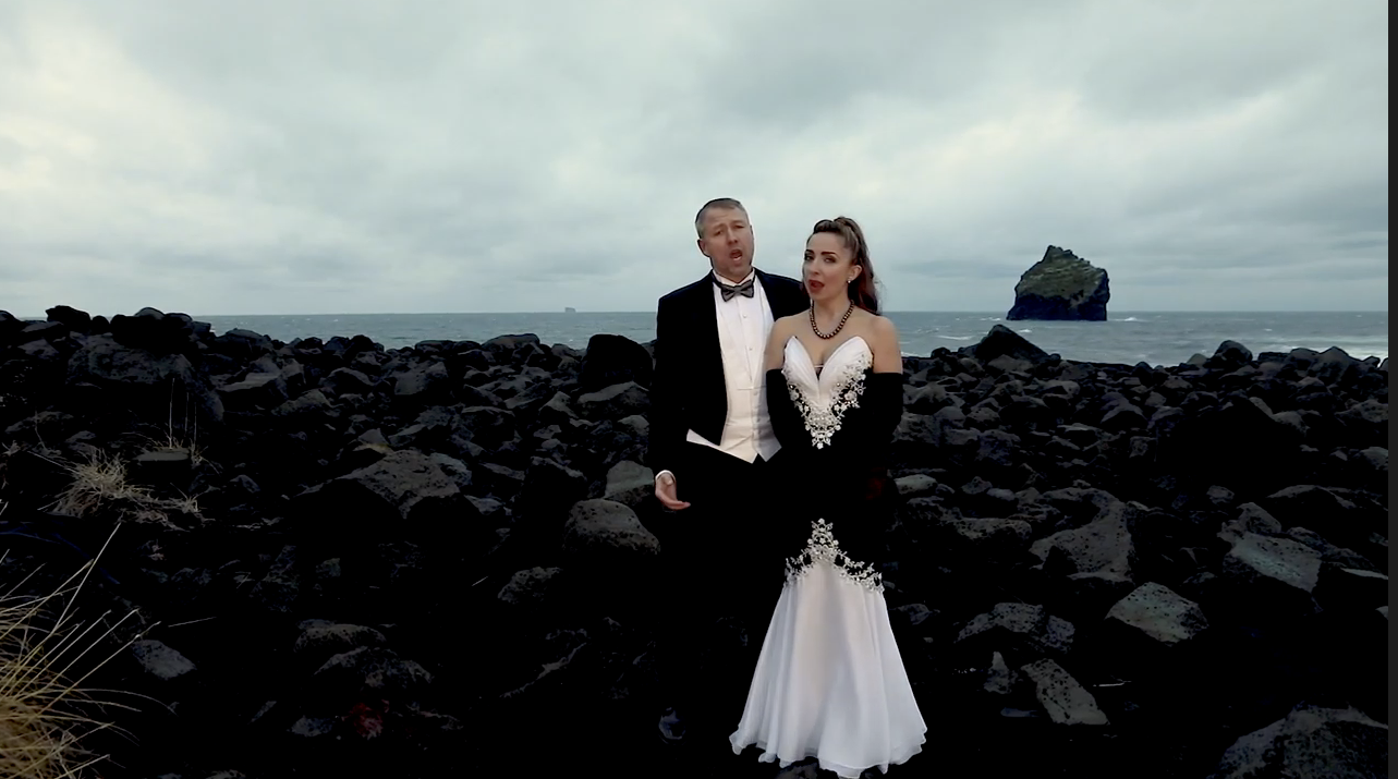 Alexandra og Rúnar syngja „Time to say goodbye“ á Reykjanesi - Víkurfréttir